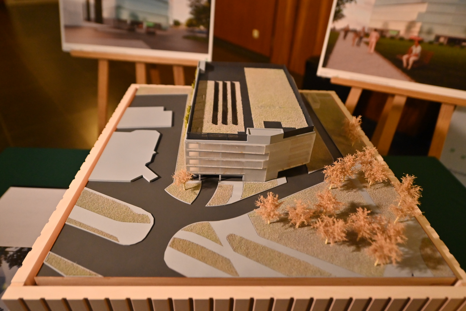 Parking nawet na 700 aut. Koniec problemów przy WCO w Poznaniu - Radio ...