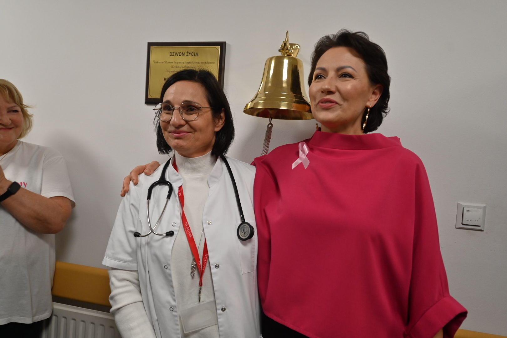 Pierwsza pacjentka uderzyła w Dzwon Życia. Pani Wioletta wygrała z ...