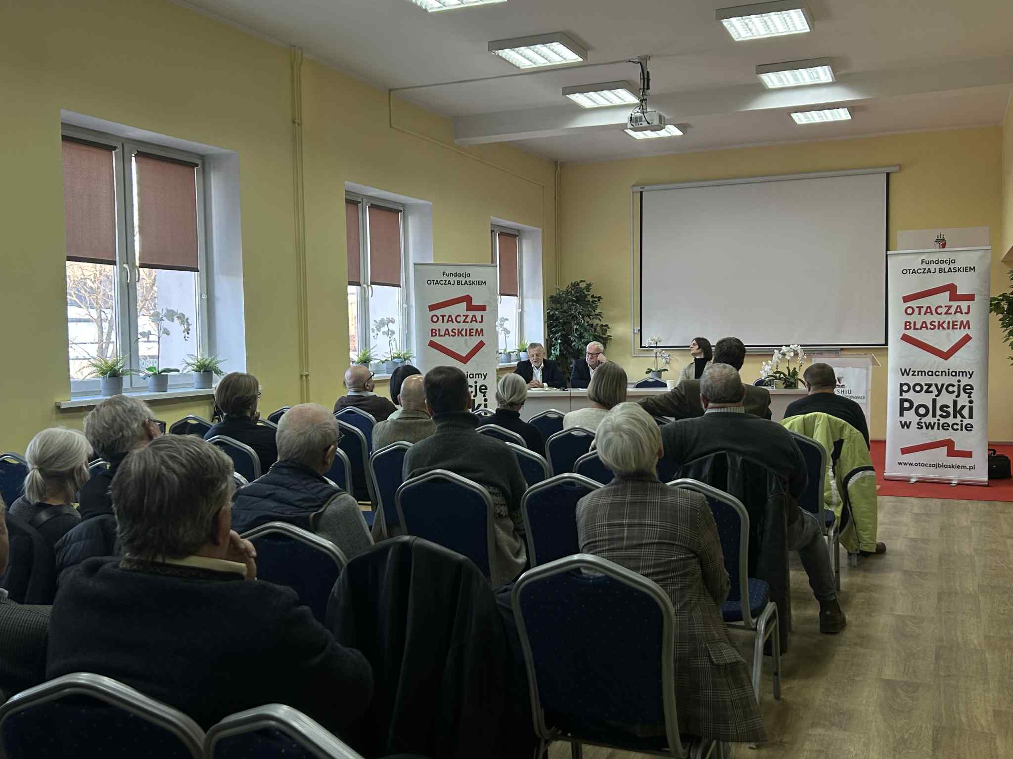 AI bez kontroli wydrenuje społeczeństwo? Profesor Zybertowicz apeluje o ...