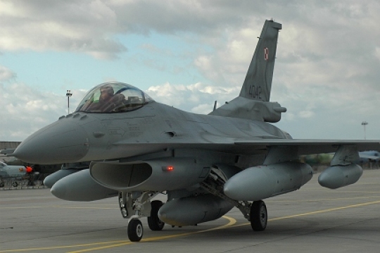 Samoloty F-16 ćwiczą w nocy - Radio Poznań