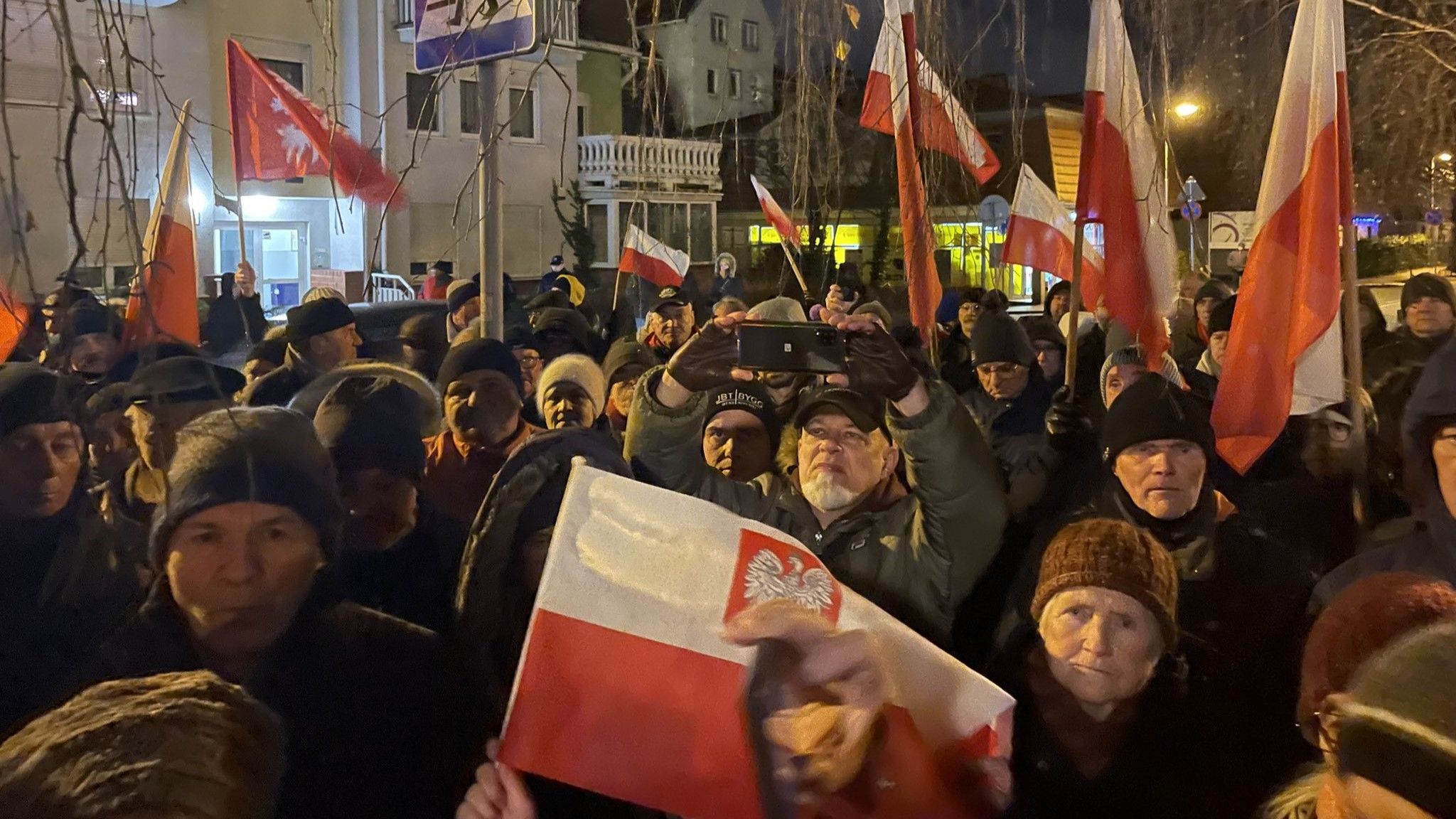 Protest przed poznańską siedzibą TVP - Radio Poznań