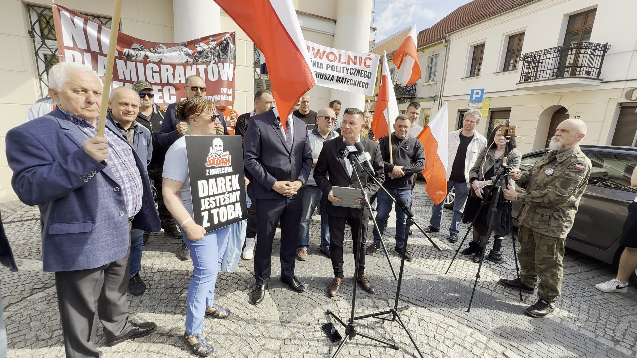Radny Popkowski i Robert Bąkiewicz krytykują proimigracyjną postawę ...