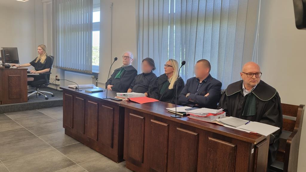 Prokurator chce kar więzienia dla 4 policjantów - Radio Poznań