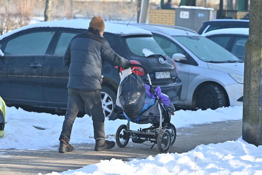 Apel o zgłaszanie bezdomnych w mroźne dni: "Szukamy takiej osoby do ...