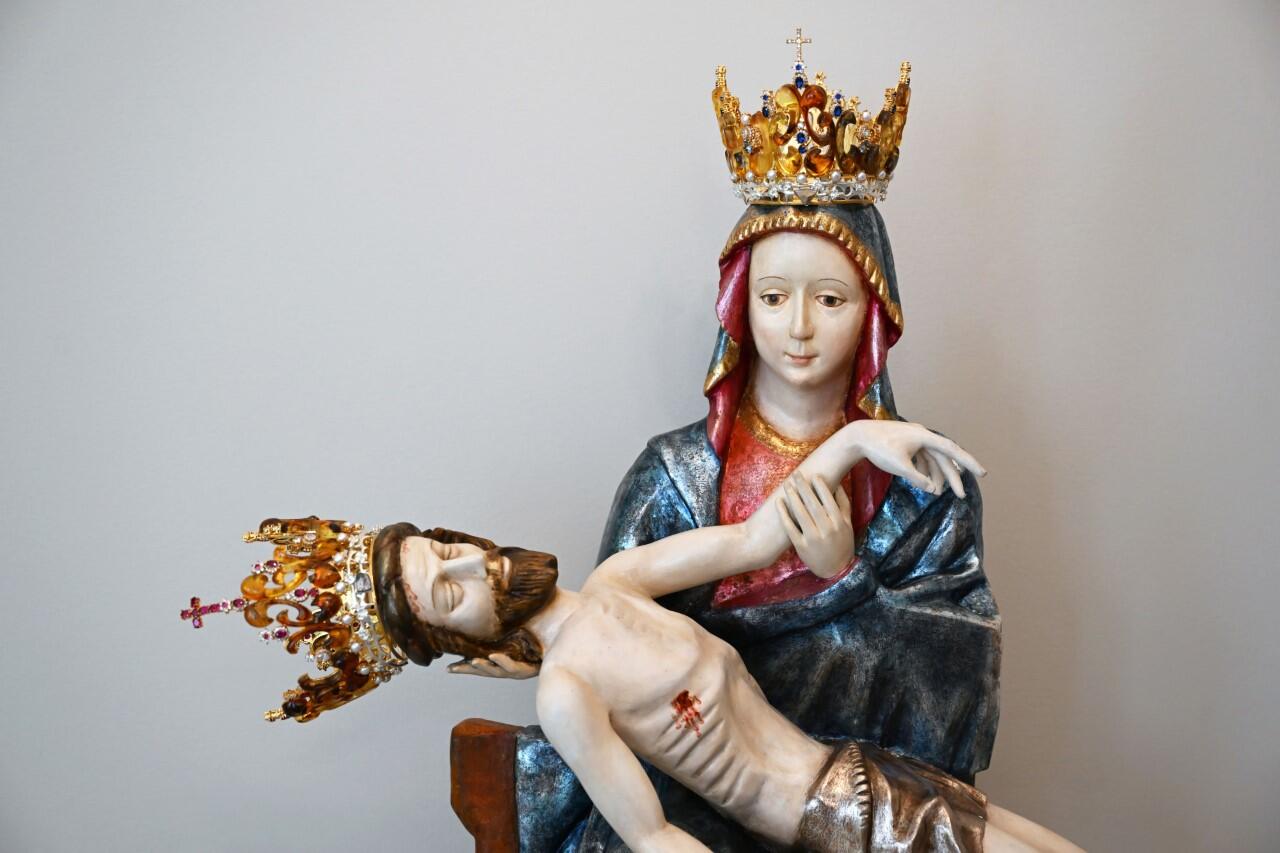 Skrzatuska Pieta otrzyma nowe korony. Poświęcił je papież Franciszek ...