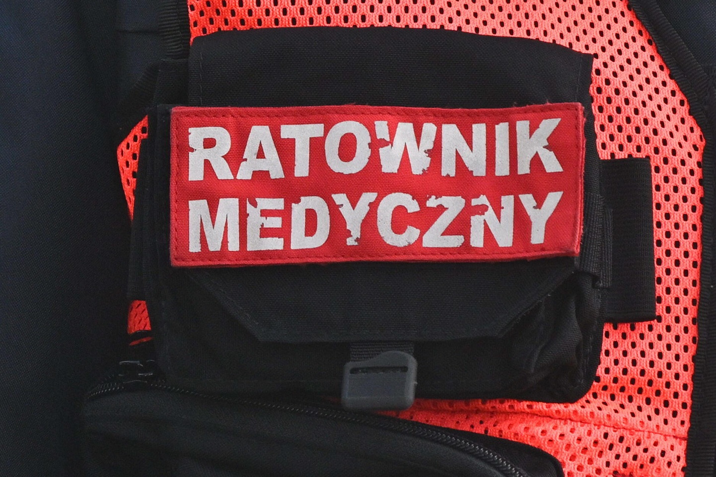 Auto po dachowaniu zatonęło w rzece. Nie żyje 23-latek - Radio Poznań